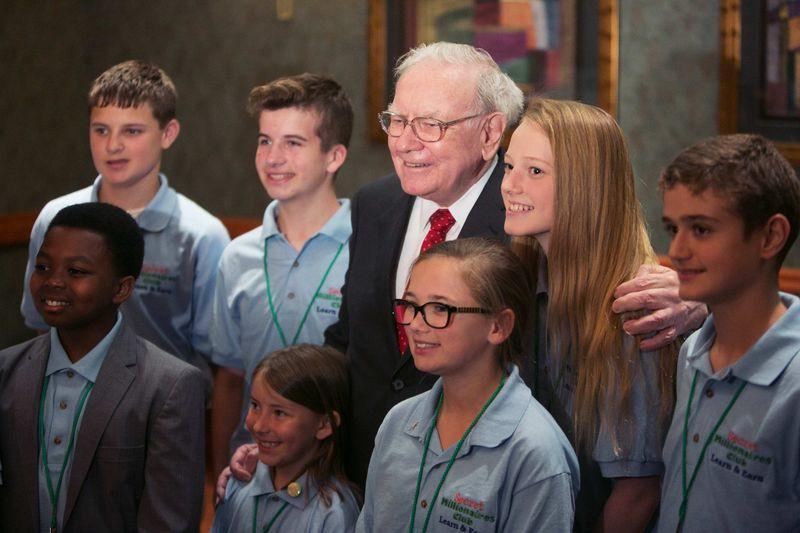 The Warren Buffett way to teach kids about money | MoneyDigest.sg