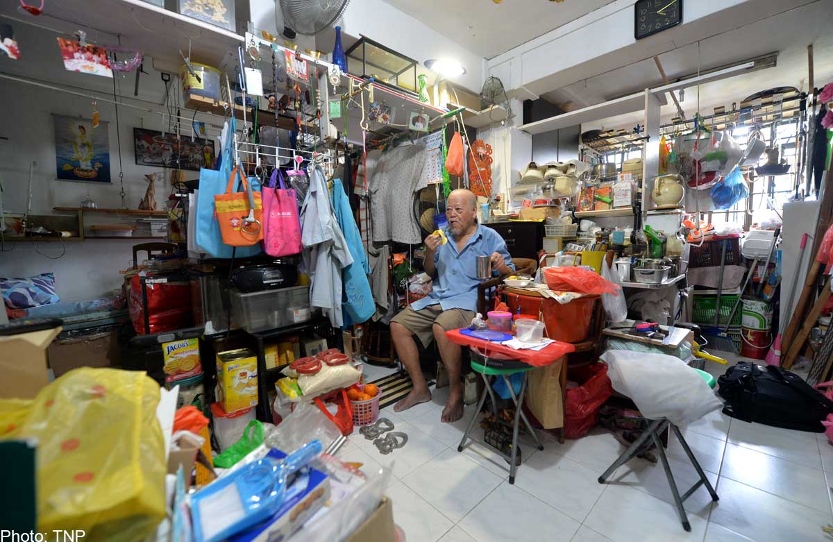 When hoarding becomes a problem: How to convince your elderly parents ...